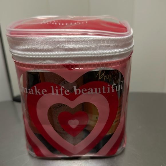 Avon | Bath & Body | Avon Travel Kit | Poshmark